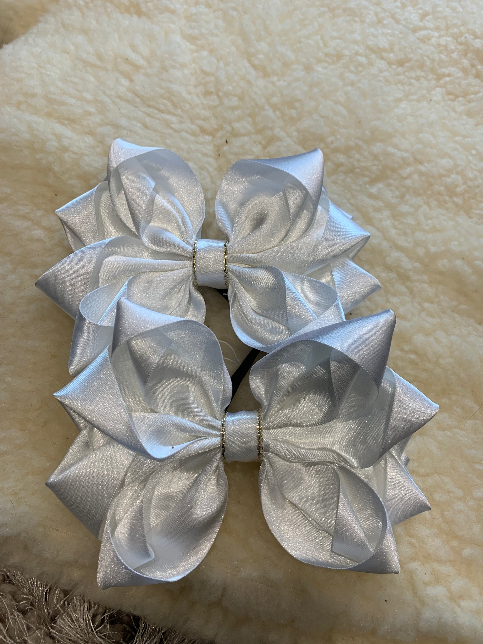 White flower style bows - 5.5” no tails | Showponyprep.com